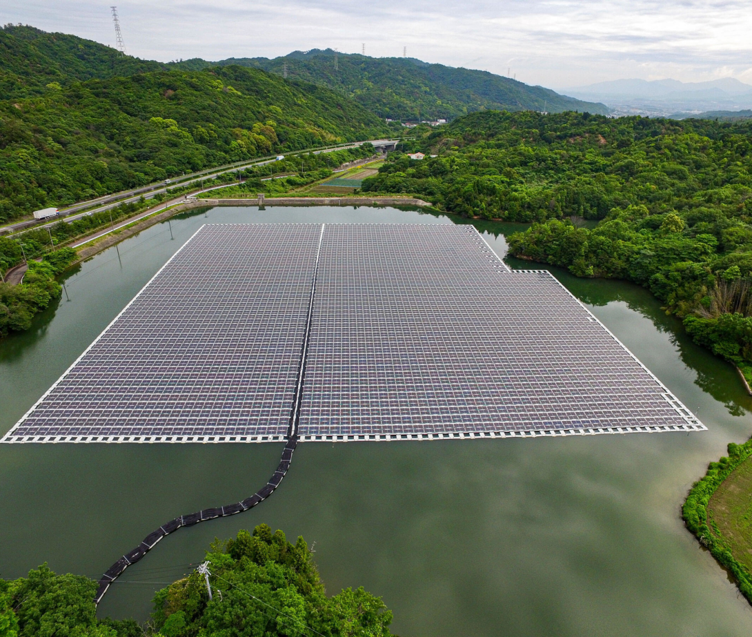 Building your floating solar power plant project - Laketricity
