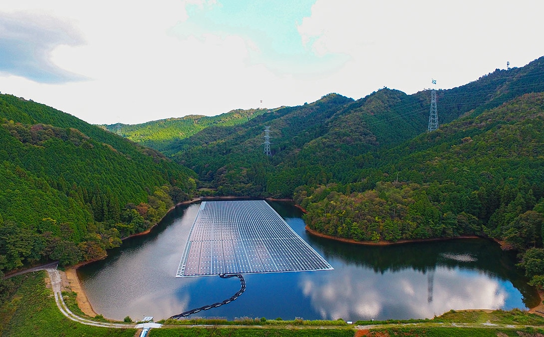 Building your floating solar power plant project - Laketricity