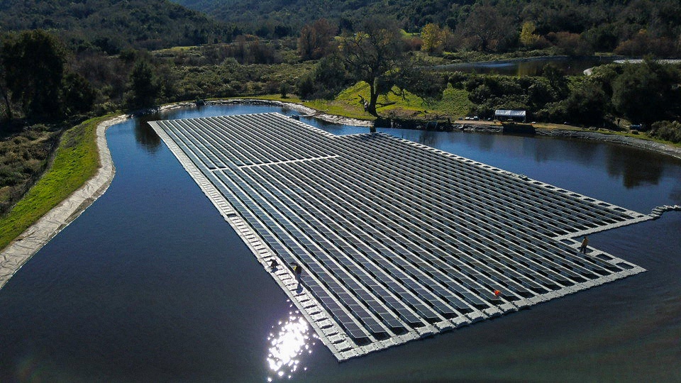 Developing your floating solar power plant project - Laketricity