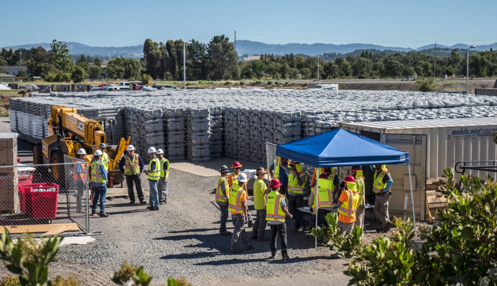 Building your floating solar power plant project - Laketricity