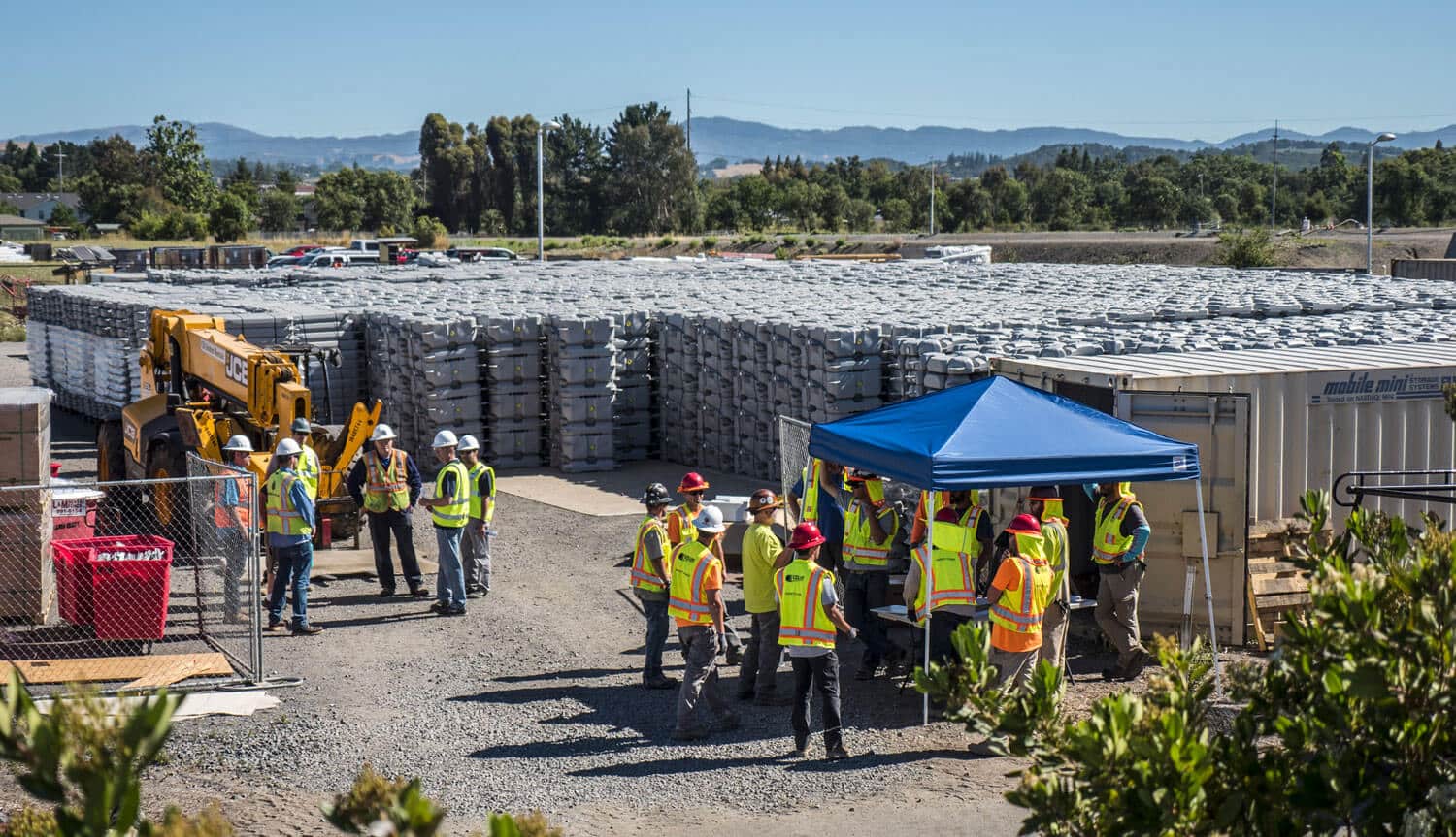 Building your floating solar power plant project - Laketricity