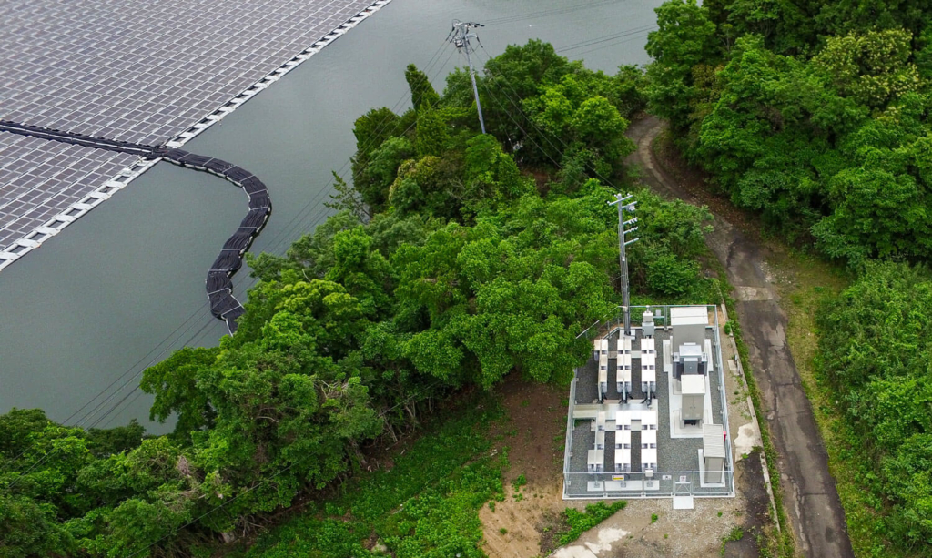 Building your floating solar power plant project - Laketricity